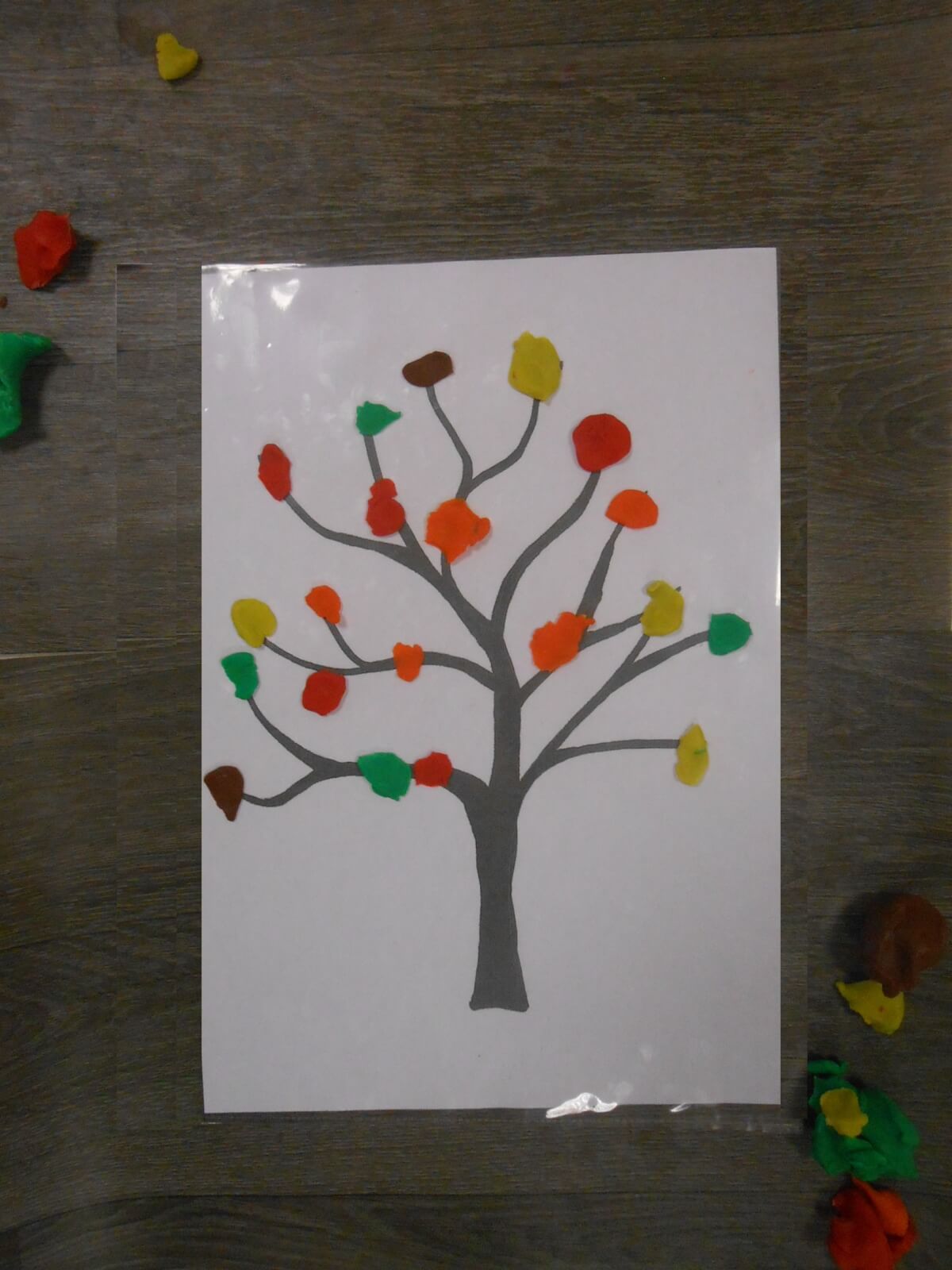 Une oeuvre en pâte à modeler ! – Ecole St-Exupéry